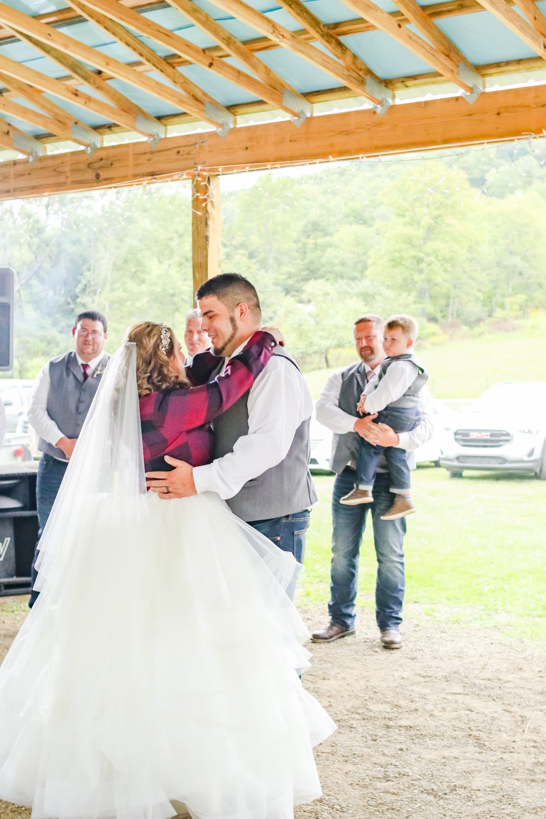 TYLER + JACIE - elizabethbehanphotography.com