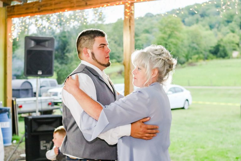 TYLER + JACIE - elizabethbehanphotography.com