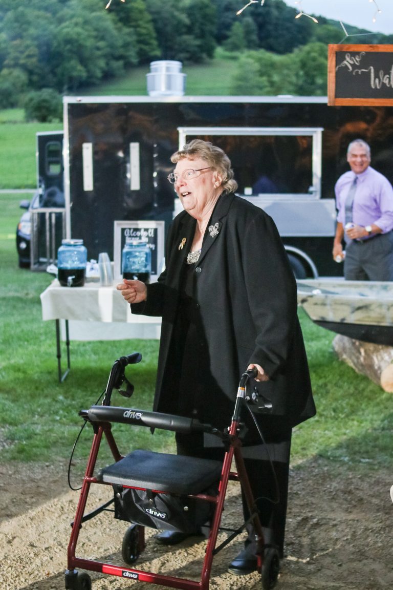 TYLER + JACIE - elizabethbehanphotography.com